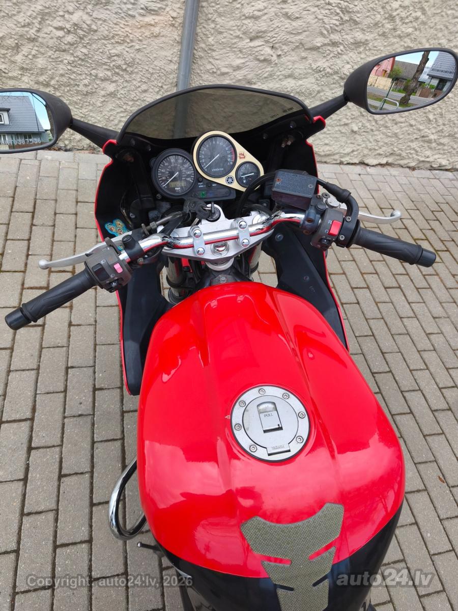 Красный Ямаха FZS 600 2000 в Таллин, объемом двигателя 0.60 л и пробегом 17 тыс. км за 2300 €, фото 5 на AUTOMOTO.COM.LV