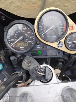 Красный Ямаха FZS 600 2000 в Таллин, объемом двигателя 0.60 л и пробегом 17 тыс. км за 2300 €, фото 6 на AUTOMOTO.COM.LV