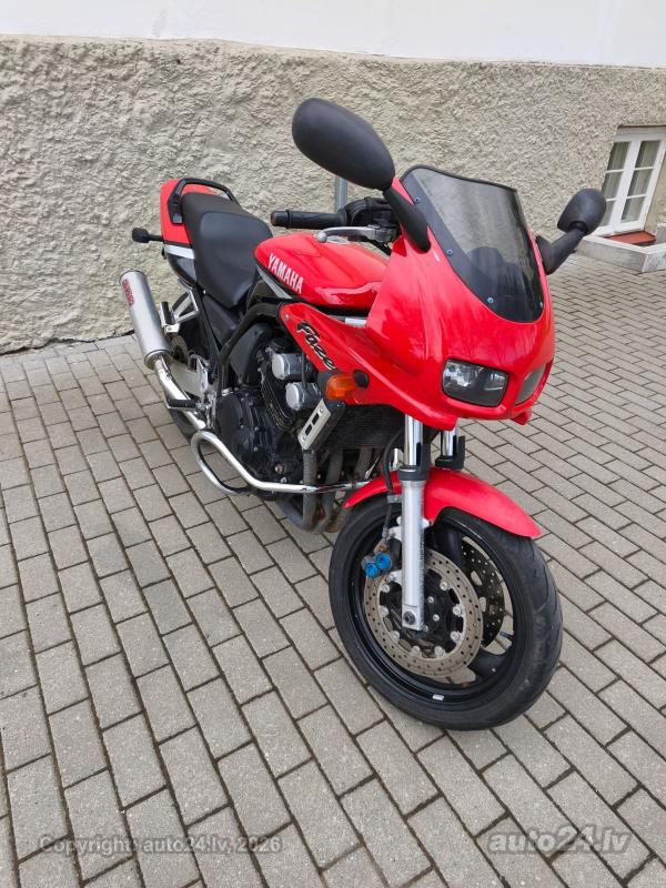 Red Yamaha FZS 600 2000 in Tallinn, with an engine capacity of 0.60 L and mileage of 17 thousand km for 2300 €, photo 7 on AUTOMOTO.COM.LV