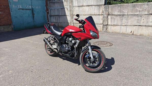 Red Yamaha FZS 600 2002 in Vilnius, with an engine capacity of 0.60 L and mileage of 84 thousand km for 1200 €, photo 1 on AUTOMOTO.COM.LV