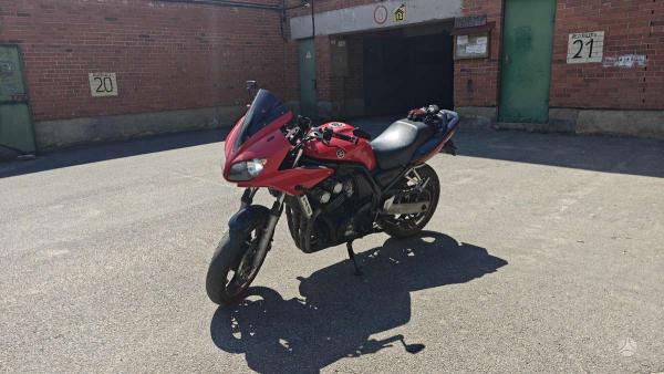 Red Yamaha FZS 600 2002 in Vilnius, with an engine capacity of 0.60 L and mileage of 84 thousand km for 1200 €, photo 3 on AUTOMOTO.COM.LV