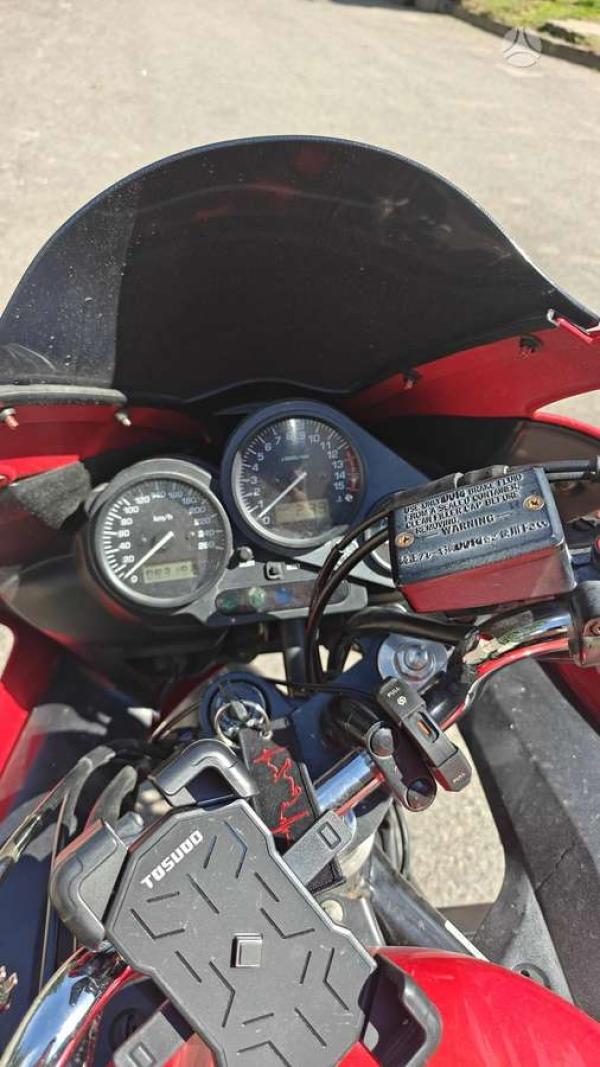 Red Yamaha FZS 600 2002 in Vilnius, with an engine capacity of 0.60 L and mileage of 84 thousand km for 1200 €, photo 6 on AUTOMOTO.COM.LV