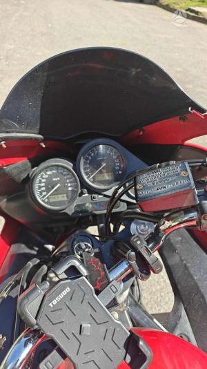 Sarkans Yamaha FZS 600 2002 Viļņa, ar dzinēja tilpumu 0.60 L un nobraukumu 84 tūkst. km par 1200 €, foto 7 vietnē AUTOMOTO.COM.LV