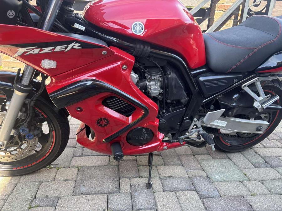 Red Yamaha FZS 600 2004 in Klaipeda, with an engine capacity of 0.60 L and mileage of 39 thousand km for 2300 €, photo 3 on AUTOMOTO.COM.LV