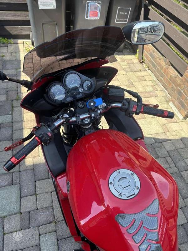Red Yamaha FZS 600 2004 in Klaipeda, with an engine capacity of 0.60 L and mileage of 39 thousand km for 2300 €, photo 3 on AUTOMOTO.COM.LV
