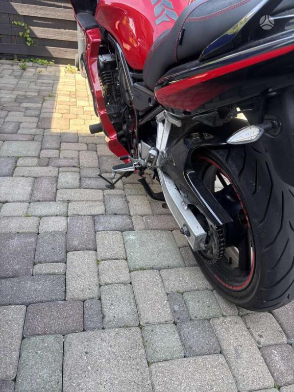 Red Yamaha FZS 600 2004 in Klaipeda, with an engine capacity of 0.60 L and mileage of 39 thousand km for 2300 €, photo 4 on AUTOMOTO.COM.LV