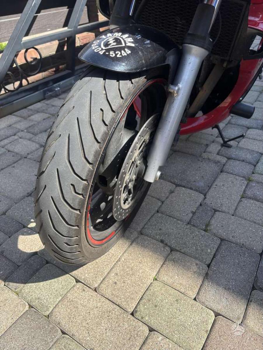 Red Yamaha FZS 600 2004 in Klaipeda, with an engine capacity of 0.60 L and mileage of 39 thousand km for 2300 €, photo 9 on AUTOMOTO.COM.LV