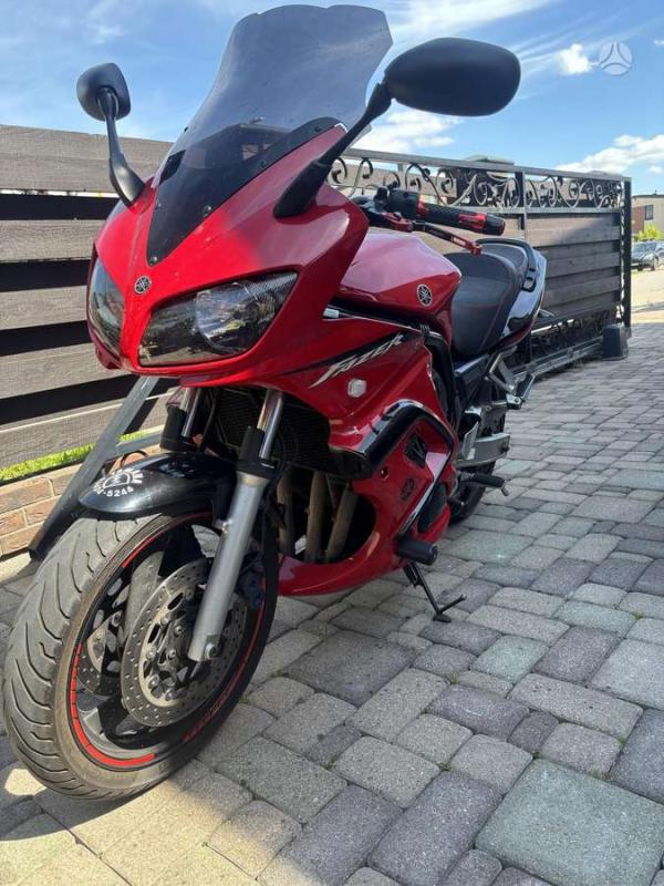 Red Yamaha FZS 600 2004 in Klaipeda, with an engine capacity of 0.60 L and mileage of 39 thousand km for 2300 €, photo 9 on AUTOMOTO.COM.LV