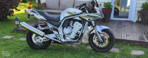 Pelēks Yamaha FZS 2002 Viļņa, ar dzinēja tilpumu 1.00 L un nobraukumu 48 tūkst. km par 1999 €, foto 1 vietnē AUTOMOTO.COM.LV