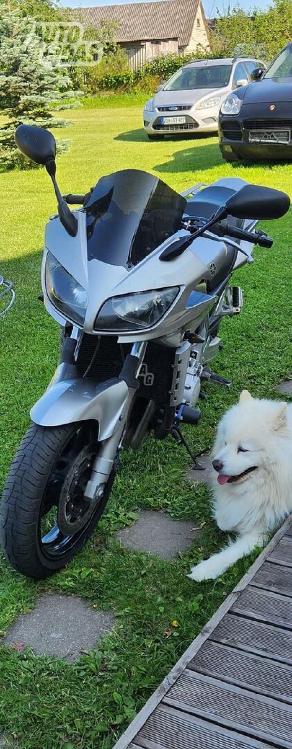 Pelēks Yamaha FZS 2002 Viļņa, ar dzinēja tilpumu 1.00 L un nobraukumu 48 tūkst. km par 1999 €, foto 3 vietnē AUTOMOTO.COM.LV
