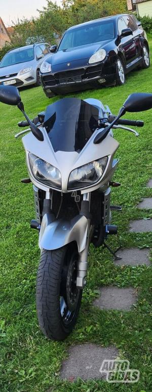 Grey Yamaha FZS 2002 in Vilnius, with an engine capacity of 1.00 L and mileage of 48 thousand km for 1999 €, photo 5 on AUTOMOTO.COM.LV