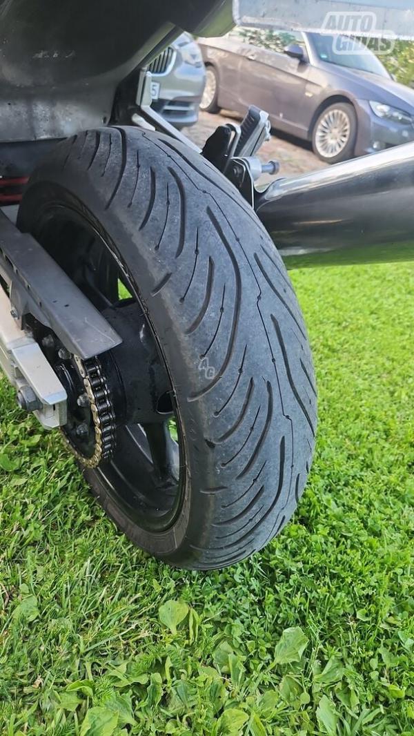 Pelēks Yamaha FZS 2002 Viļņa, ar dzinēja tilpumu 1.00 L un nobraukumu 48 tūkst. km par 1999 €, foto 10 vietnē AUTOMOTO.COM.LV