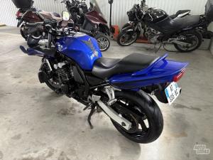 Yamaha FZS 2002 in Kelme, with an engine capacity of 0.60 L and mileage of 0 thousand km for 615 €, photo 5 on AUTOMOTO.COM.LV
