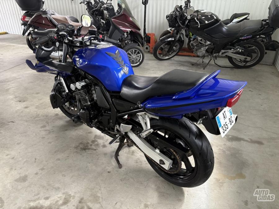 Yamaha FZS 2002 in Kelme, with an engine capacity of 0.60 L and mileage of 0 thousand km for 615 €, photo 5 on AUTOMOTO.COM.LV