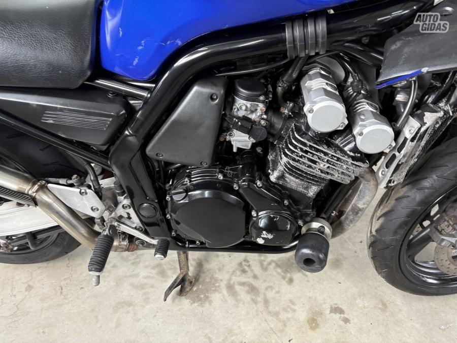 Yamaha FZS 2002 in Kelme, with an engine capacity of 0.60 L and mileage of 0 thousand km for 615 €, photo 13 on AUTOMOTO.COM.LV