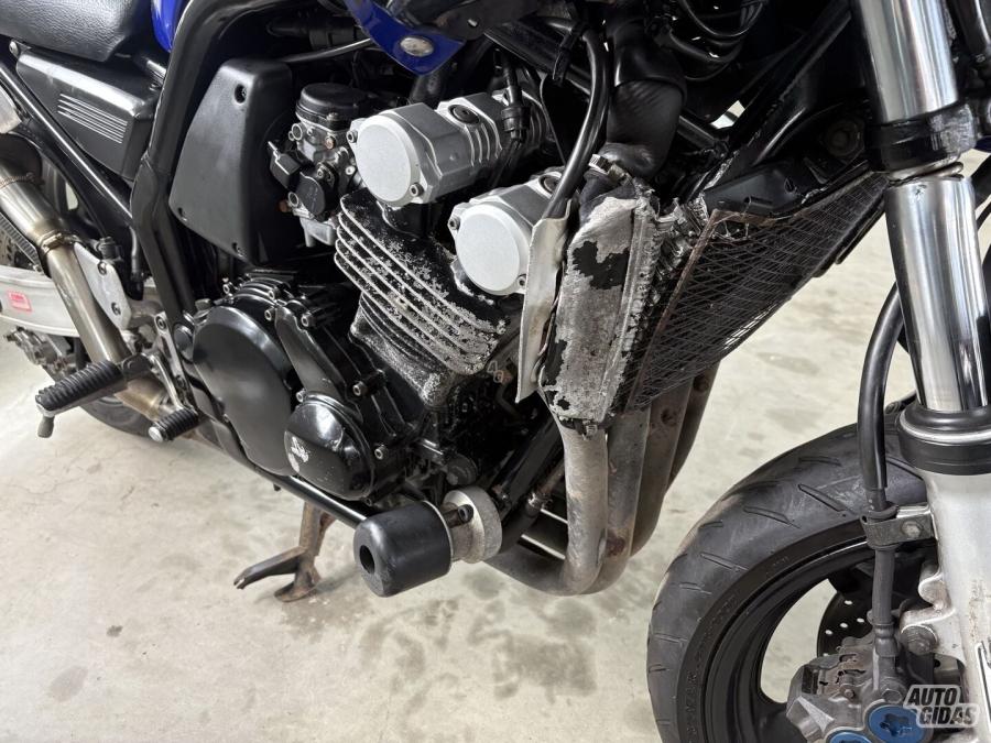 Yamaha FZS 2002 in Kelme, with an engine capacity of 0.60 L and mileage of 0 thousand km for 615 €, photo 14 on AUTOMOTO.COM.LV