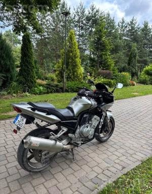 Yamaha FZS 2003 in Gulbene, with an engine capacity of 1.00 L and mileage of 0 thousand km for 1950 €, photo 3 on AUTOMOTO.COM.LV