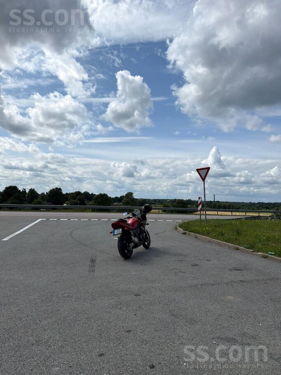Yamaha FZS 2003 Rīga, ar dzinēja tilpumu 0.60 L un nobraukumu 0 tūkst. km par 1400 €, foto 4 vietnē AUTOMOTO.COM.LV