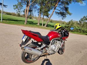 Sarkans Yamaha FZS 2002 Tauragė, ar dzinēja tilpumu 1.00 L un nobraukumu 55 tūkst. km par 1400 €, foto 3 vietnē AUTOMOTO.COM.LV