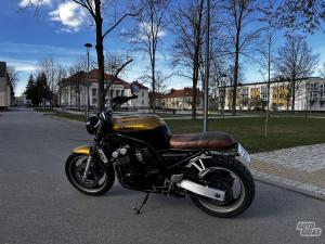 Dzeltens Yamaha FZS 2001 Naujoji Akmenė, ar dzinēja tilpumu 0.60 L un nobraukumu 27 tūkst. km par 2050 €, foto 5 vietnē AUTOMOTO.COM.LV