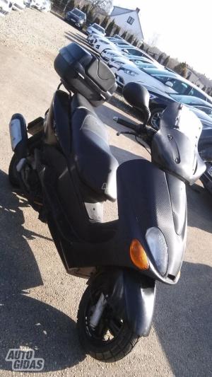 Melns Yamaha Majesty 2003 Tauragė, ar dzinēja tilpumu 0.00 L un nobraukumu 43 tūkst. km par 550 €, foto 2 vietnē AUTOMOTO.COM.LV