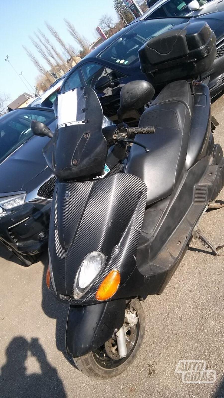 Melns Yamaha Majesty 2003 Tauragė, ar dzinēja tilpumu 0.00 L un nobraukumu 43 tūkst. km par 550 €, foto 4 vietnē AUTOMOTO.COM.LV
