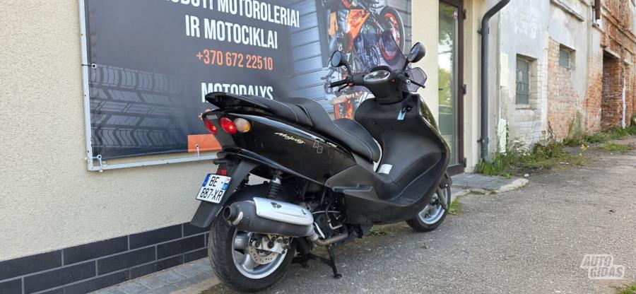 Melns Yamaha Majesty 2005 Panevēža, ar dzinēja tilpumu 0.13 L un nobraukumu 0 tūkst. km par 750 €, foto 4 vietnē AUTOMOTO.COM.LV