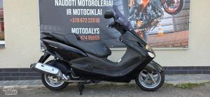 Melns Yamaha Majesty 2005 Panevēža, ar dzinēja tilpumu 0.13 L un nobraukumu 0 tūkst. km par 750 €, foto 5 vietnē AUTOMOTO.COM.LV