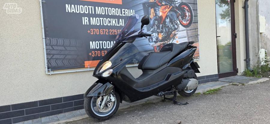 Melns Yamaha Majesty 2005 Panevēža, ar dzinēja tilpumu 0.13 L un nobraukumu 0 tūkst. km par 750 €, foto 7 vietnē AUTOMOTO.COM.LV