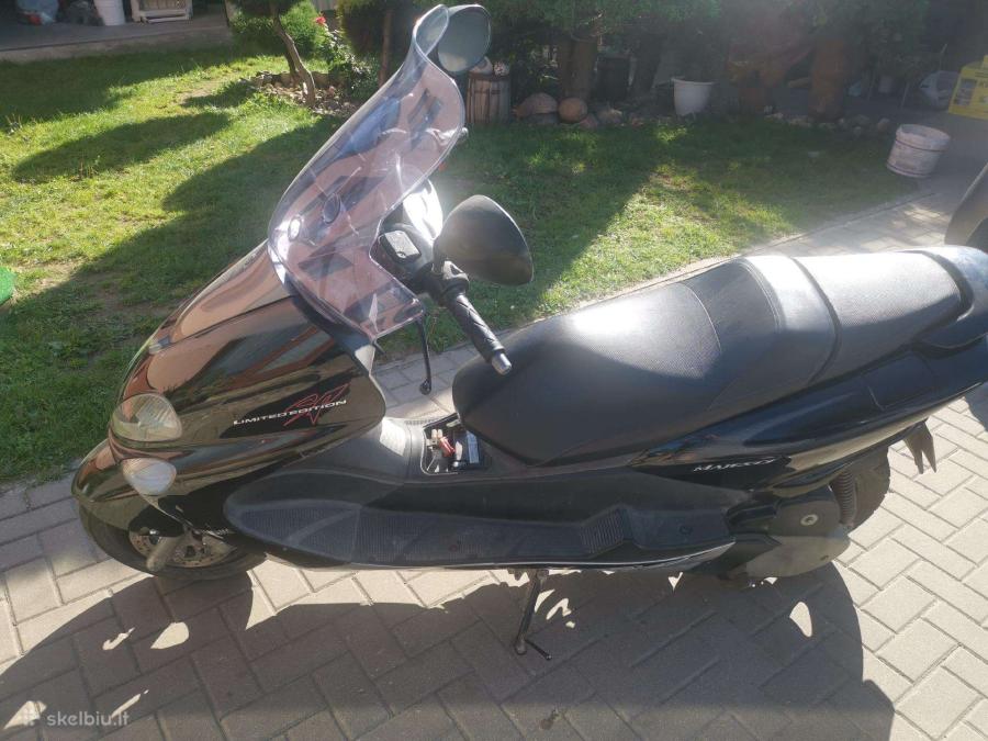 Black Yamaha Majesty 2006 in Svencionys, with an engine capacity of 0.13 L and mileage of 3 thousand km for 750 €, photo 1 on AUTOMOTO.COM.LV