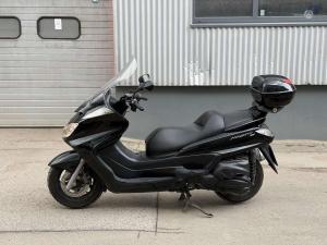Melns Yamaha Majesty 2008 Viļņa, ar dzinēja tilpumu 0.40 L un nobraukumu 22 tūkst. km par 1800 €, foto 3 vietnē AUTOMOTO.COM.LV