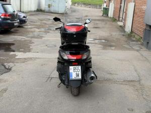 Melns Yamaha Majesty 2008 Viļņa, ar dzinēja tilpumu 0.40 L un nobraukumu 22 tūkst. km par 1800 €, foto 5 vietnē AUTOMOTO.COM.LV