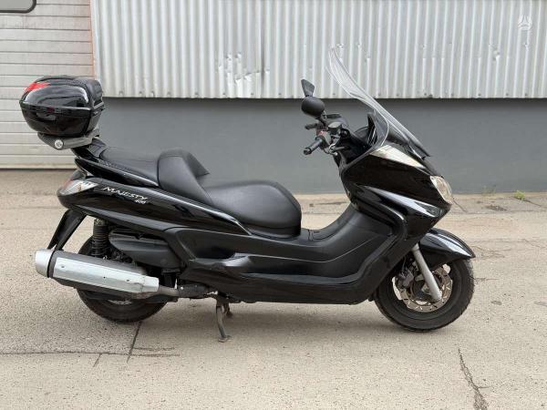 Black Yamaha Majesty 2008 in Vilnius, with an engine capacity of 0.40 L and mileage of 22 thousand km for 1800 €, photo 6 on AUTOMOTO.COM.LV