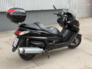 Melns Yamaha Majesty 2008 Viļņa, ar dzinēja tilpumu 0.40 L un nobraukumu 22 tūkst. km par 1800 €, foto 8 vietnē AUTOMOTO.COM.LV