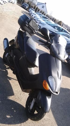 Black Yamaha Majesty 2009 in Taurage, with an engine capacity of 0.00 L and mileage of 0 thousand km for 350 €, photo 3 on AUTOMOTO.COM.LV