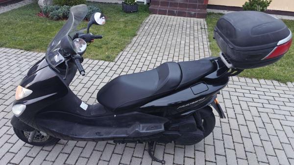 Black Yamaha Majesty 2009 in Kaunas, with an engine capacity of 0.13 L and mileage of 19 thousand km for 900 €, photo 3 on AUTOMOTO.COM.LV