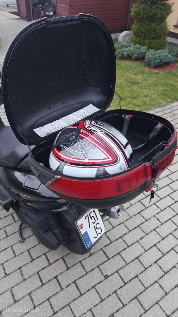 Black Yamaha Majesty 2009 in Kaunas, with an engine capacity of 0.13 L and mileage of 19 thousand km for 900 €, photo 7 on AUTOMOTO.COM.LV