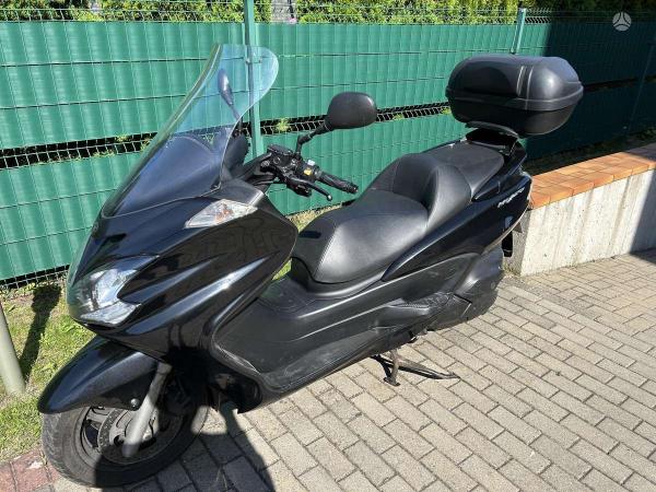 Black Yamaha Majesty 2010 in Palanga, with an engine capacity of 0.40 L and mileage of 41 thousand km for 1350 €, photo 1 on AUTOMOTO.COM.LV