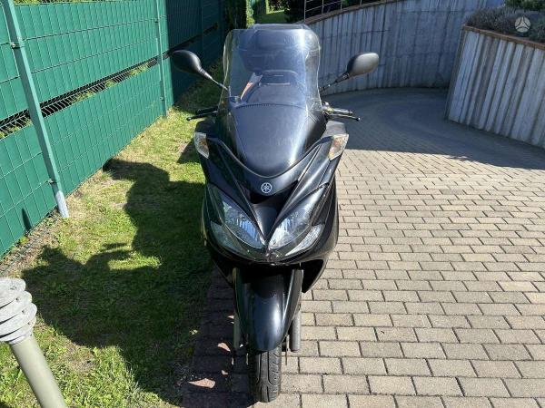 Black Yamaha Majesty 2010 in Palanga, with an engine capacity of 0.40 L and mileage of 41 thousand km for 1350 €, photo 2 on AUTOMOTO.COM.LV