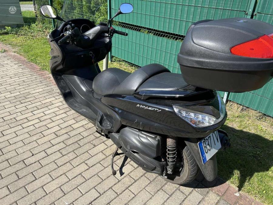 Black Yamaha Majesty 2010 in Palanga, with an engine capacity of 0.40 L and mileage of 41 thousand km for 1350 €, photo 6 on AUTOMOTO.COM.LV