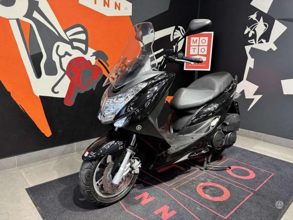 Black Yamaha Majesty 2015 in Vilnius, with an engine capacity of 0.13 L and mileage of 26 thousand km for 1999 €, photo 2 on AUTOMOTO.COM.LV