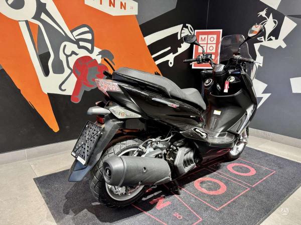 Black Yamaha Majesty 2015 in Vilnius, with an engine capacity of 0.13 L and mileage of 26 thousand km for 1999 €, photo 7 on AUTOMOTO.COM.LV