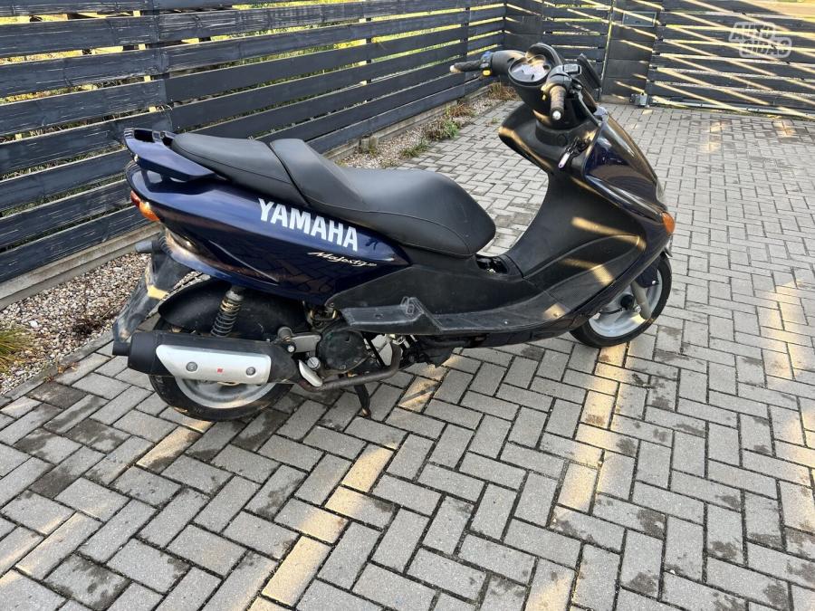 Синий Ямаха Majesty 2000 в Вильнюс, объемом двигателя 0.13 л и пробегом 30 тыс. км за 200 €, фото 4 на AUTOMOTO.COM.LV