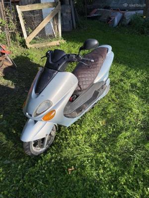 Grey Yamaha Majesty 2001 in Vilnius, with an engine capacity of 0.13 L and mileage of 16 thousand km for 350 €, photo  on AUTOMOTO.COM.LV