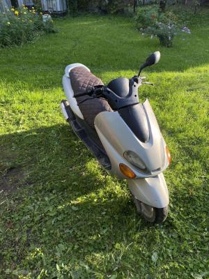 Grey Yamaha Majesty 2001 in Vilnius, with an engine capacity of 0.13 L and mileage of 16 thousand km for 350 €, photo 3 on AUTOMOTO.COM.LV