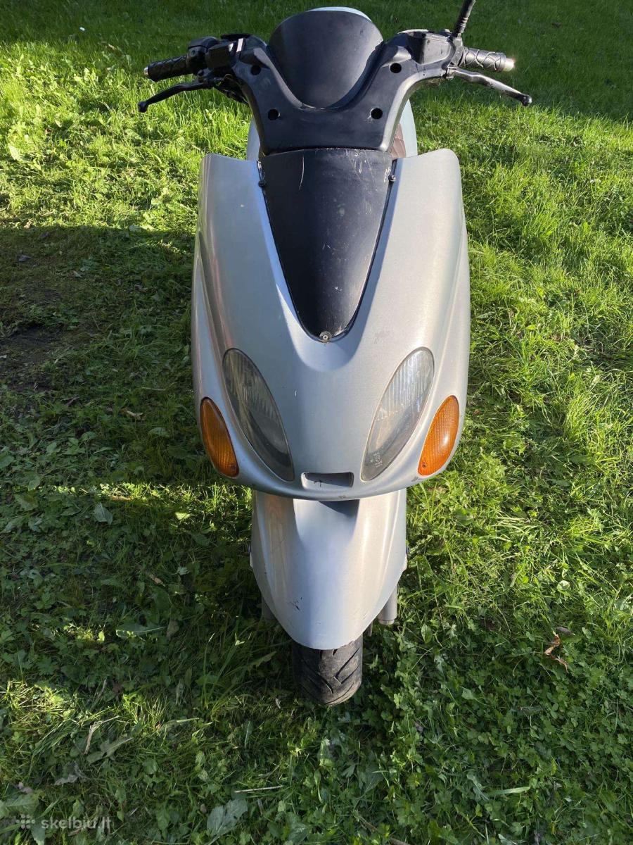 Grey Yamaha Majesty 2001 in Vilnius, with an engine capacity of 0.13 L and mileage of 16 thousand km for 350 €, photo 5 on AUTOMOTO.COM.LV