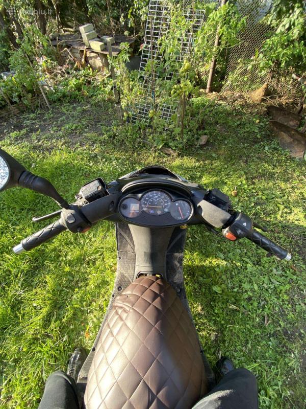 Grey Yamaha Majesty 2001 in Vilnius, with an engine capacity of 0.13 L and mileage of 16 thousand km for 350 €, photo 6 on AUTOMOTO.COM.LV