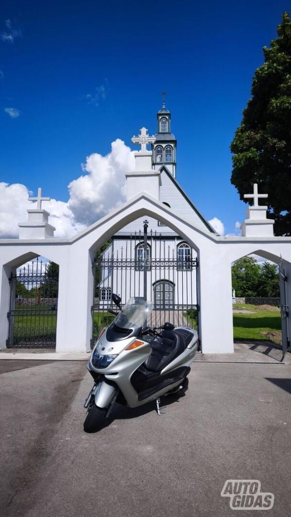 Pelēks Yamaha Majesty 2003 Klaipėda, ar dzinēja tilpumu 0.25 L un nobraukumu 56 tūkst. km par 1150 €, foto 1 vietnē AUTOMOTO.COM.LV