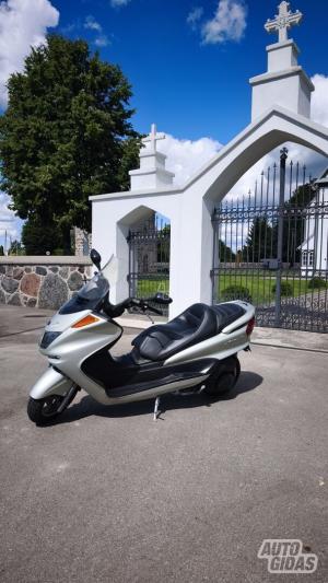 Pelēks Yamaha Majesty 2003 Klaipėda, ar dzinēja tilpumu 0.25 L un nobraukumu 56 tūkst. km par 1150 €, foto 3 vietnē AUTOMOTO.COM.LV