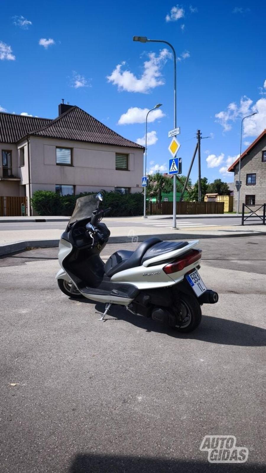 Pelēks Yamaha Majesty 2003 Klaipėda, ar dzinēja tilpumu 0.25 L un nobraukumu 56 tūkst. km par 1150 €, foto 4 vietnē AUTOMOTO.COM.LV